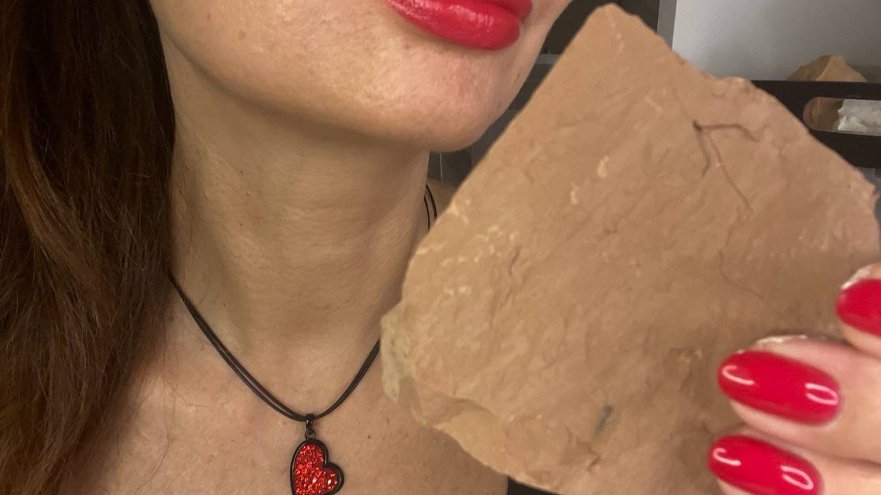 ASMR crunch red clay_Глина красная "Сердце"и  вкусный мелок