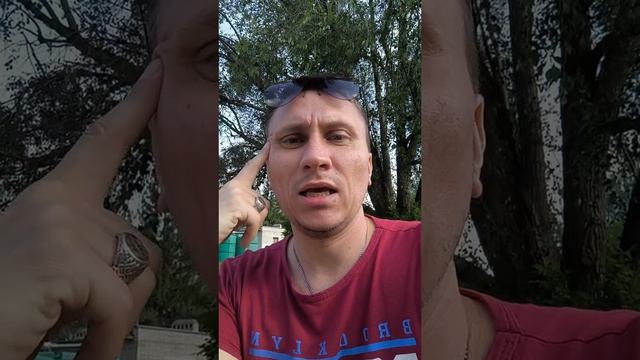Чтобы не считаться бедным, россиянину нужно зарабатывать примерно 235 рублей в день, или 7 тыс. ₽