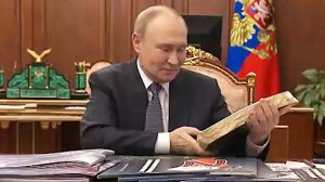 Путин получил в подарок картину "Белгород не сдается" на фрагменте ракеты ПВО