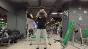 Подъём рук вперёд с гантелью (DUMBBELL FRONT RAISE)