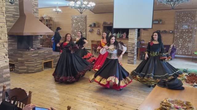 МОЯ БАБУШКА КУРИТ ТРУБКУ, ПЕСНИ И #ТАНЦЫ НА ЮБИЛЕЕ💃🏿. ЕВГЕНИЙ БЕРЛИН  И КОЛЛЕКТИВ ЦЫГАНСКОГО ТАНЦА