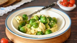 Быстрый и полезный завтрак: брюссельская капуста с яйцом на сковороде 🥚