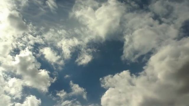 на стене из облаков .....