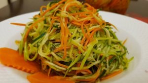 Нежный и очень вкусный салат из Кабачков. Готовлю все лето и все просят рецепт.