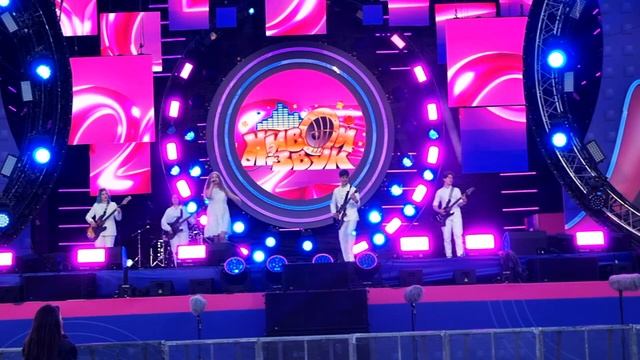 Ребята круто перепели Землян. Трава у дома. Cover. Выпускной 2025 на ВДНХ