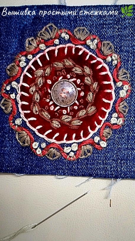 Из самых простых стежков создаю красивые мотивы... Вышивка #shorts #patchwork #slowstitching