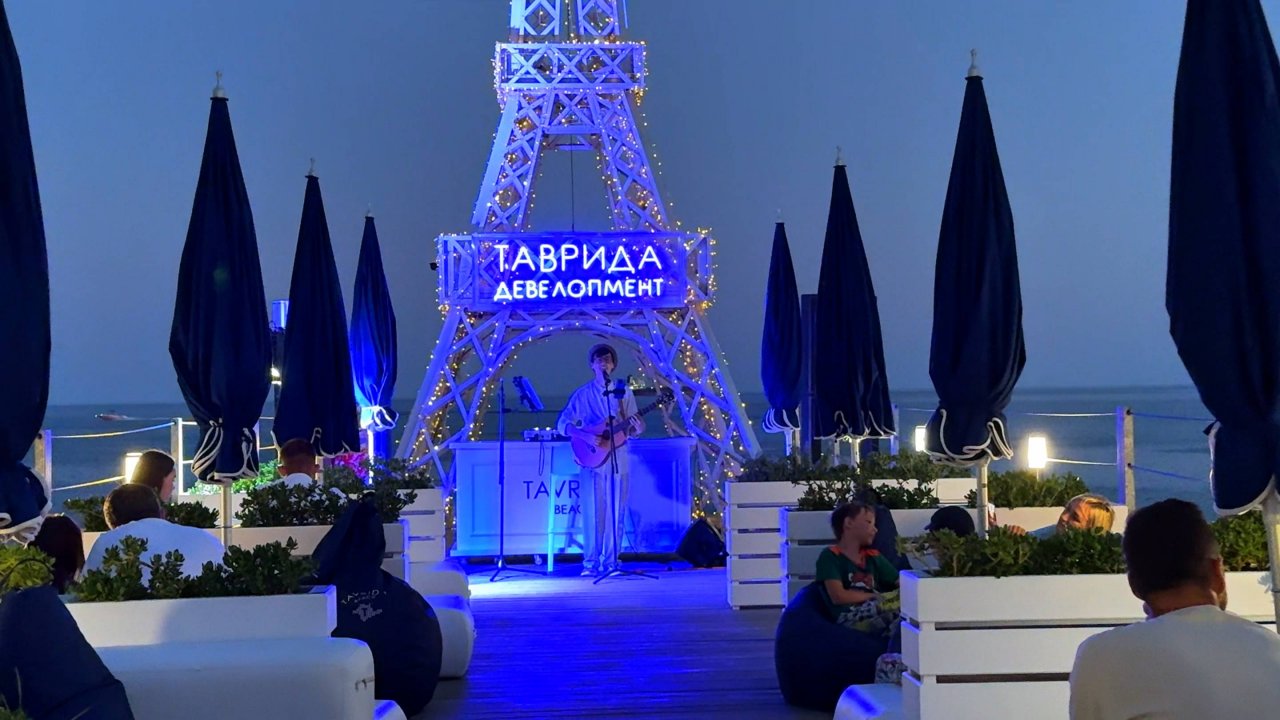 ОБСТАНОВКА НА ПЛЯЖАХ.НАБЕРЕЖНАЯ И ПЛЯЖИ ЗАБИТЫ ДАЖЕ ВЕЧЕРОМ. КРЫМ ЯЛТА ИЮЛЬ