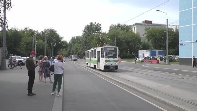 Парад трамваев и ретроавтомобилей в День московского транспорта 12 июля 2025 года.