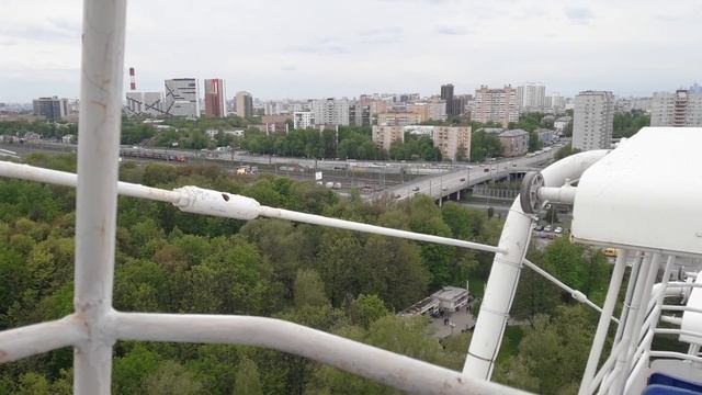 г. Москва. Большое колесо обозрения, Измайловский парк культуры и отдыха. Май 2025 г.