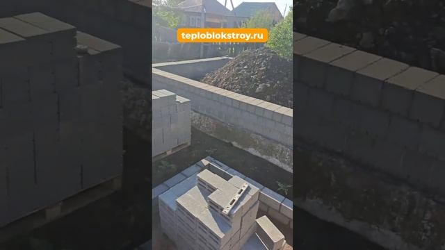 Подняли фундамент и смонтировали погреб