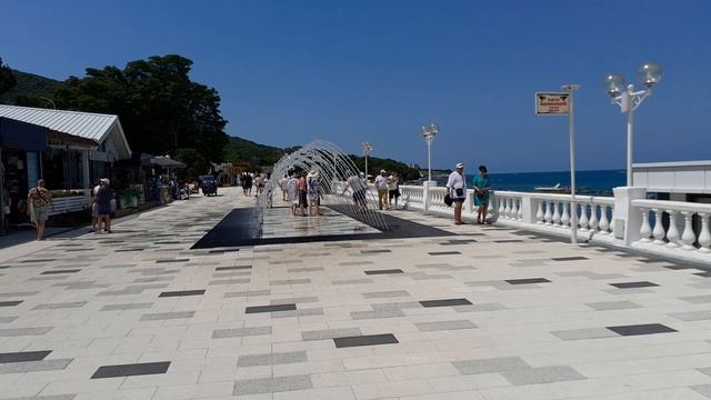 Кабардинка 2025 . Арочный фонтан  возле пляжа Жемчужина моря . 06.07.2025