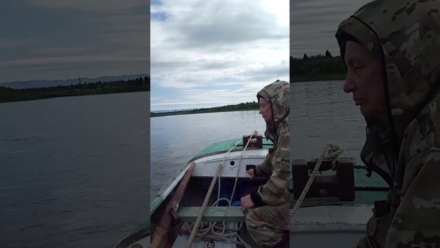 Рыбачка едет The fisherwoman is coming
