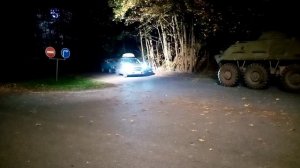 Вот так актрису везли к БТРу