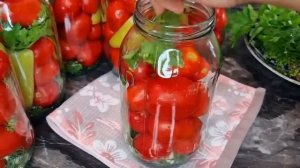 ПАЛЬЧИКИ ОБЛИЖЕШЬ! ПОМИДОРЫ НА ЗИМУ! СЪЕДАЮТСЯ МОМЕНТАЛЬНО! ЗИМОЙ ПОЖАЛЕЛА ЧТО МАЛО ЗАКРЫЛА!