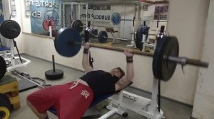Егор Зобач жмет 85 кг на 12 раз