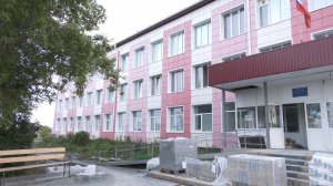 «Красиво и чисто»: курганский сенатор Муратов оценил ход ремонта Половинской школы