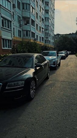 Audi A8D3 стоит ждет подъемник. будем смотреть, где течет АКПП