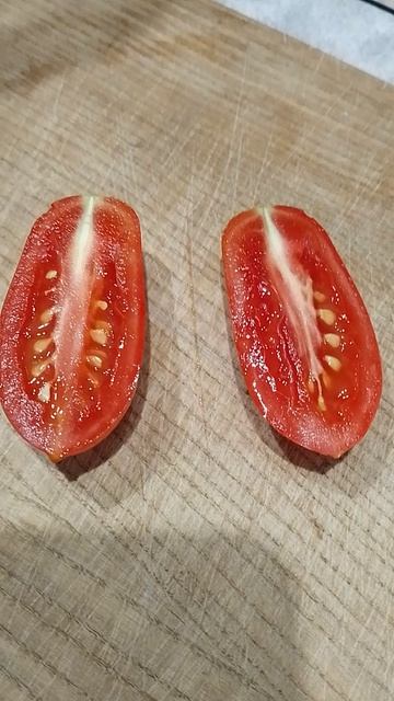 Кому первая помидорка?🍅😁