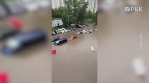 Улицы Москвы затопило после обрушившегося ливня