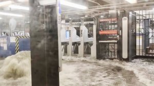 Метро ушло под воду в Нью-Йорке. Стихийные ливни затопили подземку, улицы и вызвали коллапс