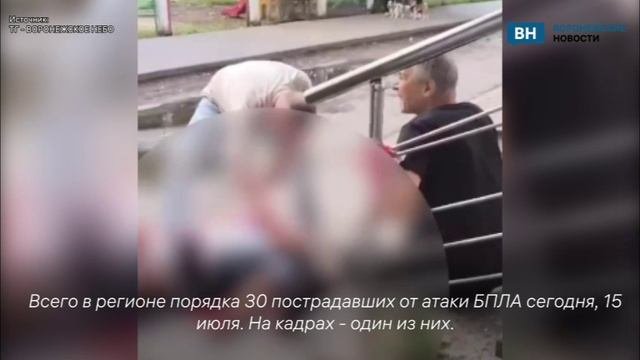 Воронежцы делятся кадрами с пострадавшими в луже крови