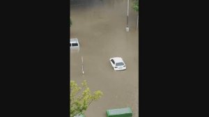 Улицы Москвы ушли под воду после мощного ливня