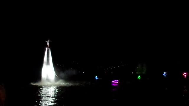 СВЕТОВОЕ ШОУ НА ВОДЕ
АКРОБАТИКА