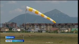 В Ессентуках парашютисты показывали мастерство пилотирования