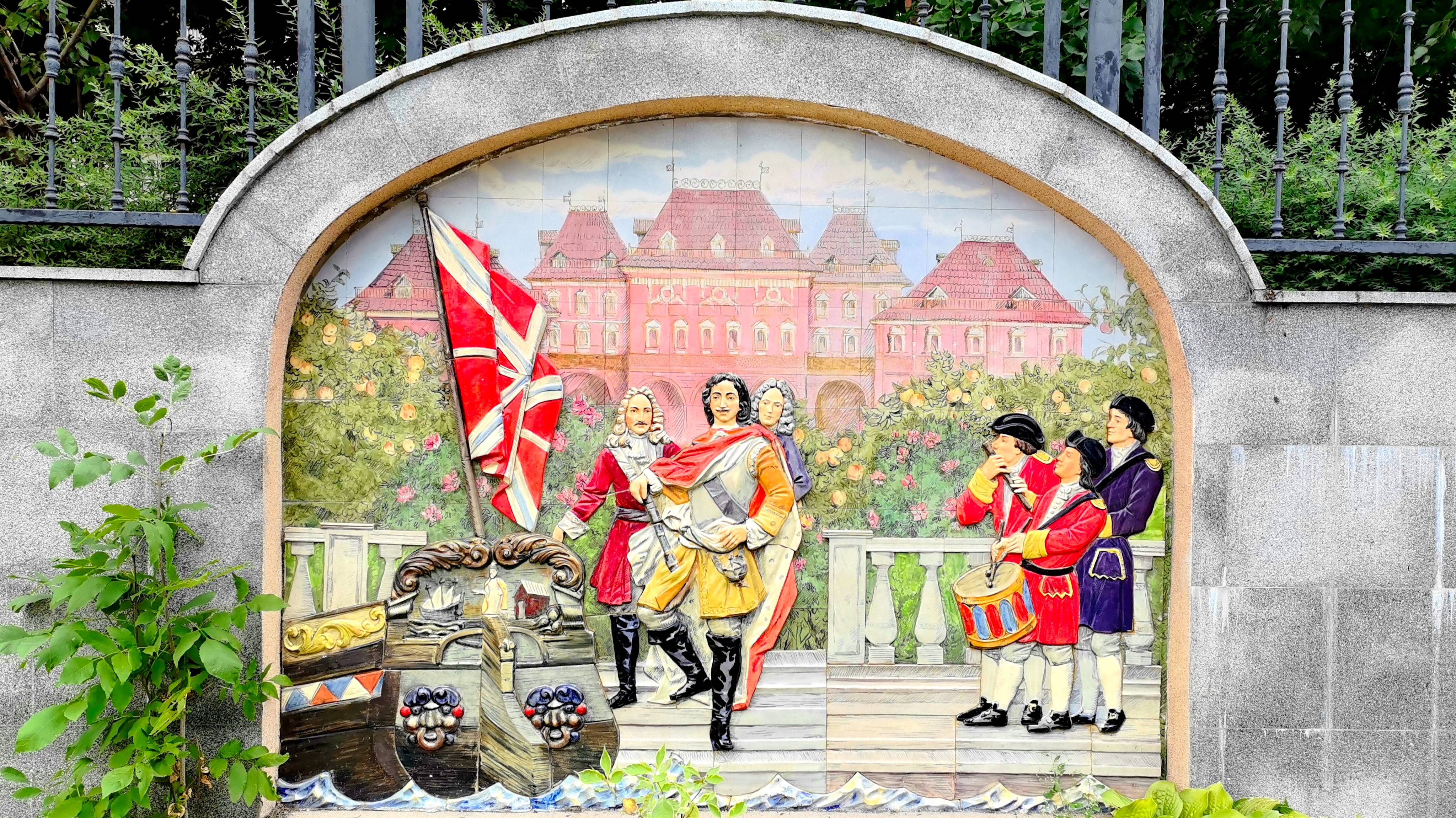 Прогулка возле метро Бауманская в Москве