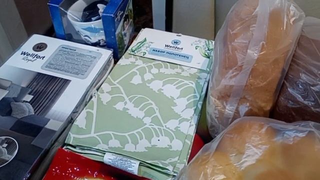 Покупки в магазине на районе.