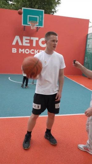 Попробуй закинуть спиной | Омар в Большом городе #омар #омарвбольшомгороде #омаралибутаев
