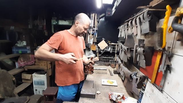 Посылка с топорами из Данилова