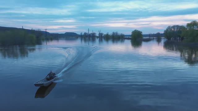 Щука - промысловая алюминиевая лодка с обводами типа «джонбот»