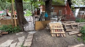 В Москве судебные приставы вывезли из Бутово знаменитых коз