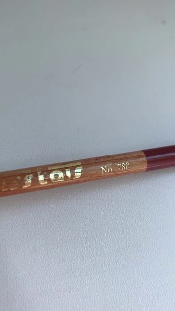 Карандаши для губ. Красивый нюд