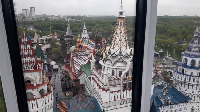 г. Москва. Колесо обозрения. Кремль в Измайлово. Май 2025 г.