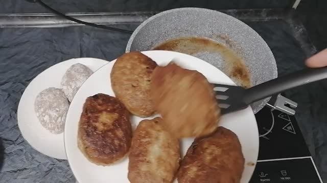 Как приготовить домашние котлеты с хлебом