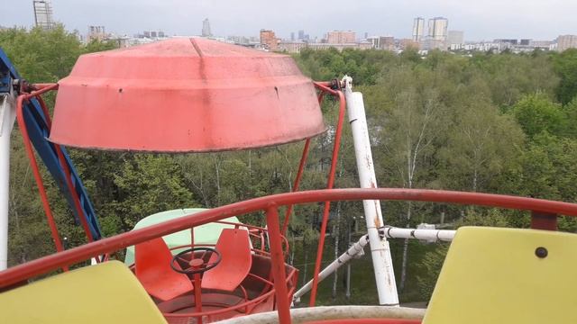 г. Москва. Малое колесо обозрения, Измайловский парк культуры и отдыха. Май 2025 г.