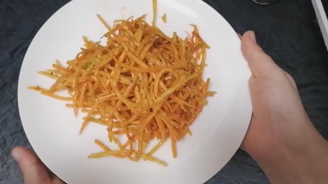 Салат редька с морковкой