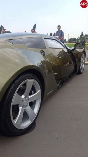 Marussia B2 десять лет назад не поехала - зато собирает толпы сейчас? Российский суперкар на улицах.