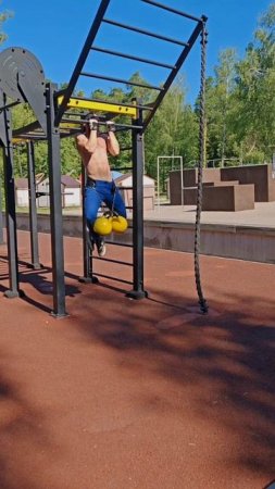 Качаем бицепс на турнике