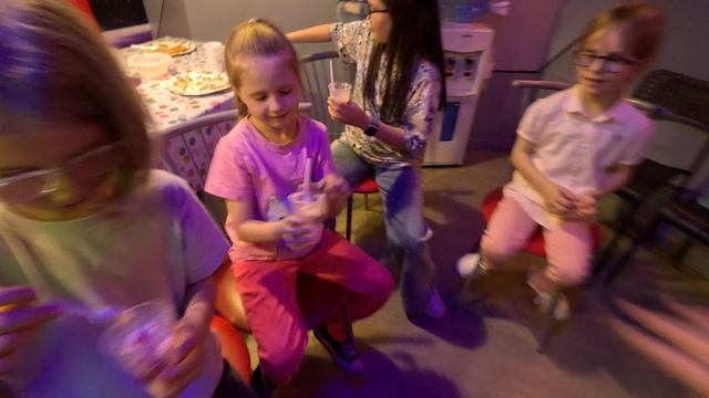 03 Яромир 7 лет едим мороженку