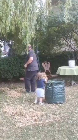 Помощница