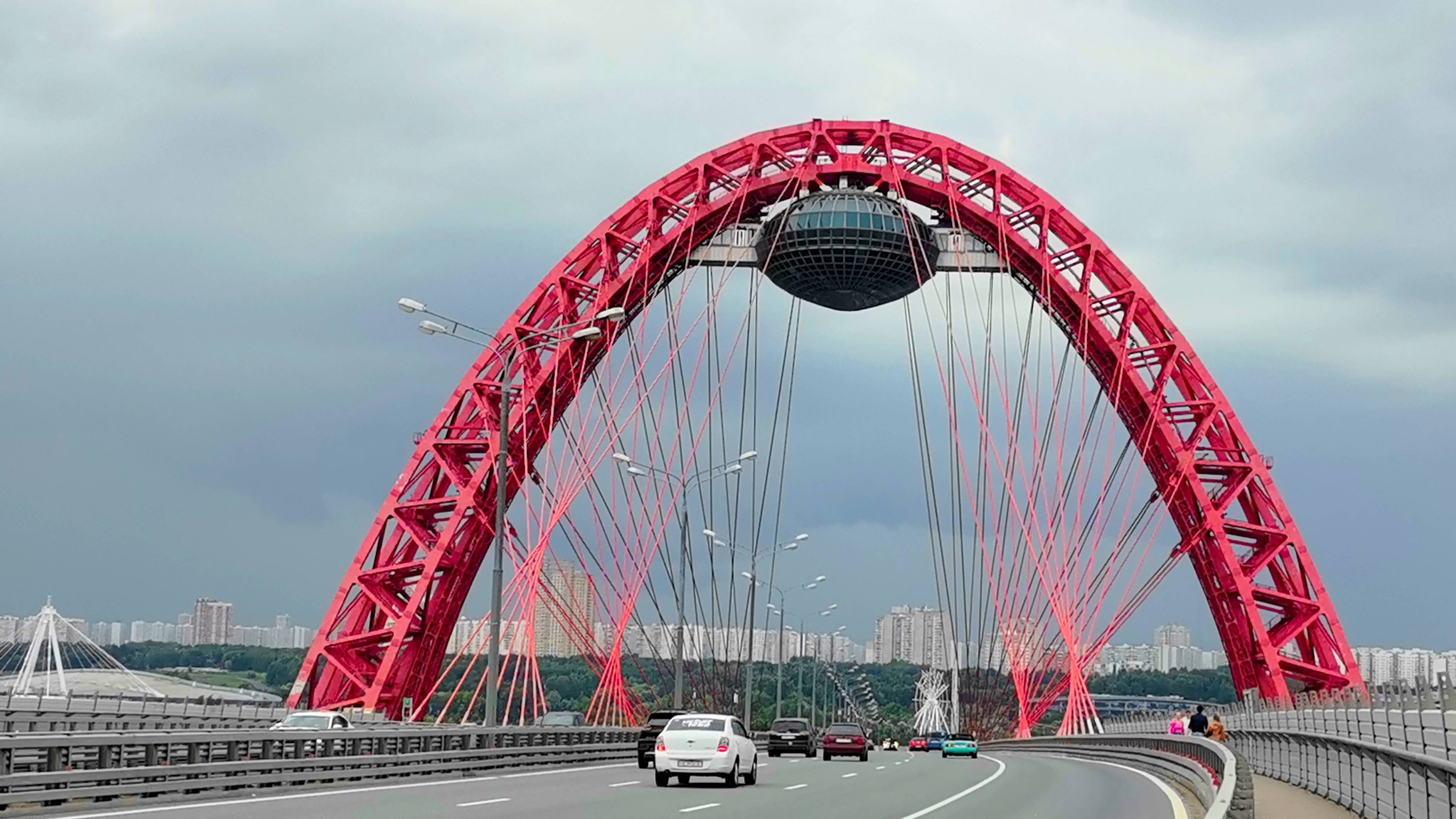 Живописный мост в Москве.