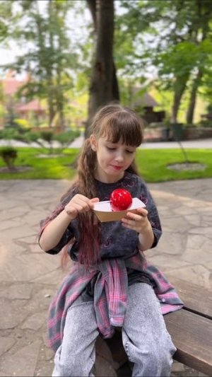 А вам нравится карамельное яблоко? 🍬🍎🍭 #карамель #детиблогеры #сладости