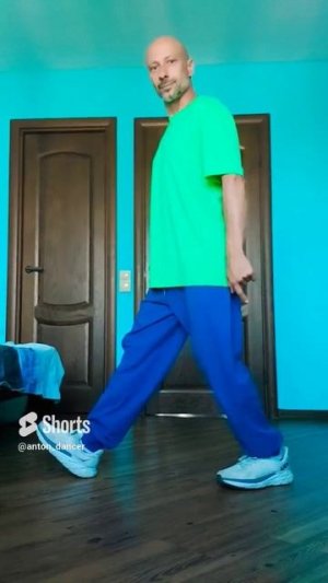 УЧИМ САМУЮ ПРОСТУЮ КОМБИНАЦИЮ #shuffledance #dance #танцы #обучение