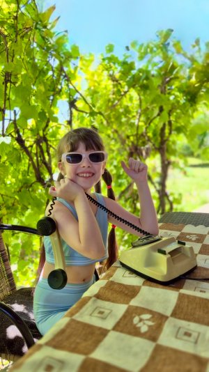 Интересно, а как на нем видео смотреть?😲☎️🤣 #старыйтелефон #тренд #детиблогеры