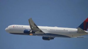В США прямо во время полета у Boeing загорелся двигатель