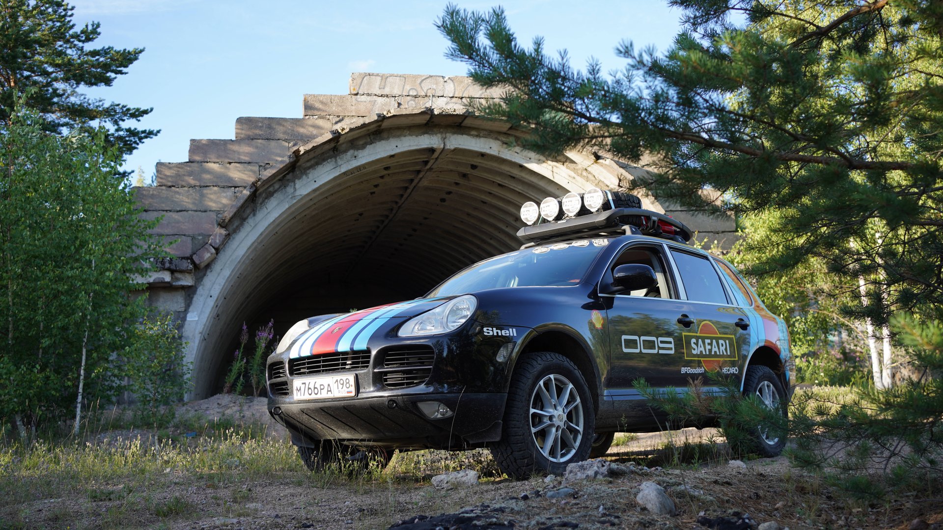 Поездка на заброшенный аэродром. Porsche safari