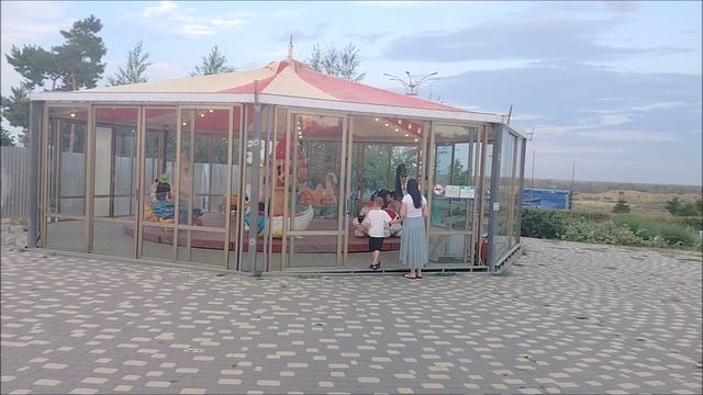 аттракцион СТЕКЛЯННАЯ КАРУСЕЛЬ